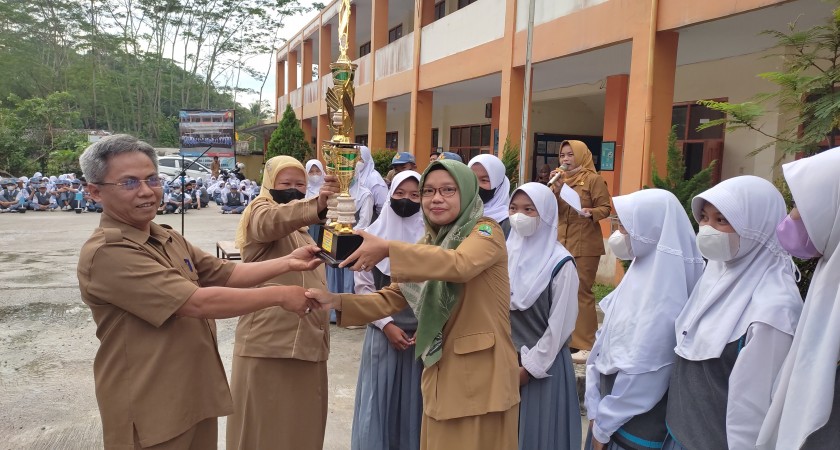 Ekstrakurikuler Paskibra SMAN 2 Singaparna Juara Mula Pertama LKBB SMA/MA/SMK Sederajat se-KCD ...